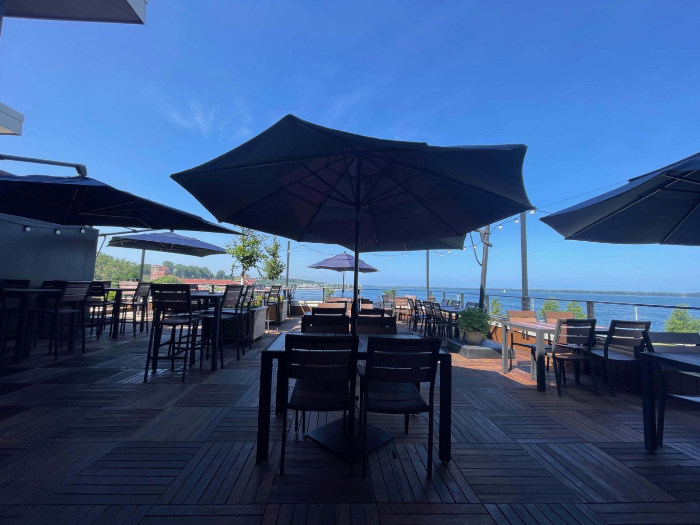 Pier 6 Rooftop & Restaurant - U Pick 6